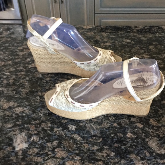 kenzie | Shoes | Kenzie Wedge Sandals Size 95 | Poshmark